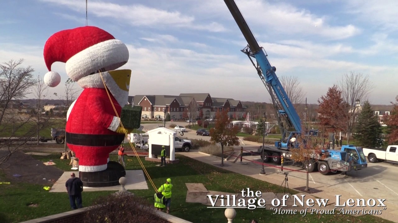 The Largest Lit Santa Claus in the United States - Assembly Time Elapse ...