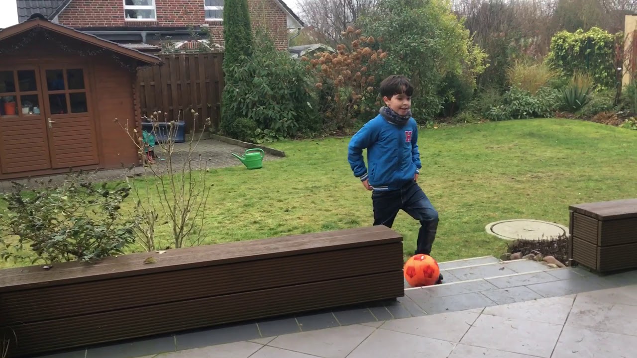 Gießkanne abschießen Fußball Challenge!!! - YouTube