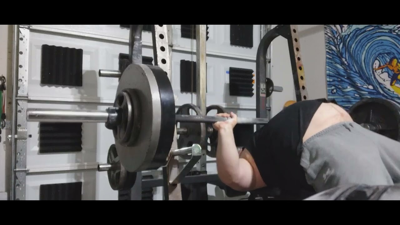 Bench 385 for 4 reps - YouTube