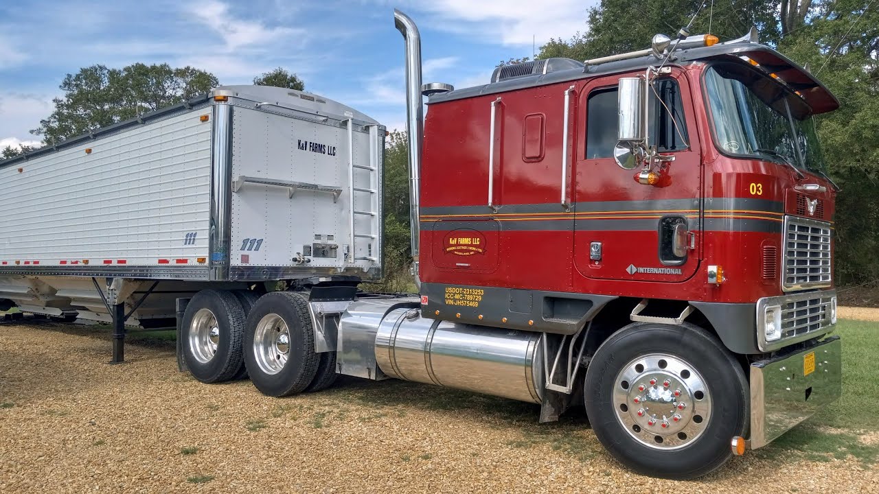 Cabover's First Hopper Bottom Load After Upgraded Injectors - YouTube