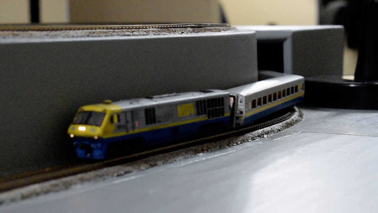 VIA 6912 leads a short train. - YouTube