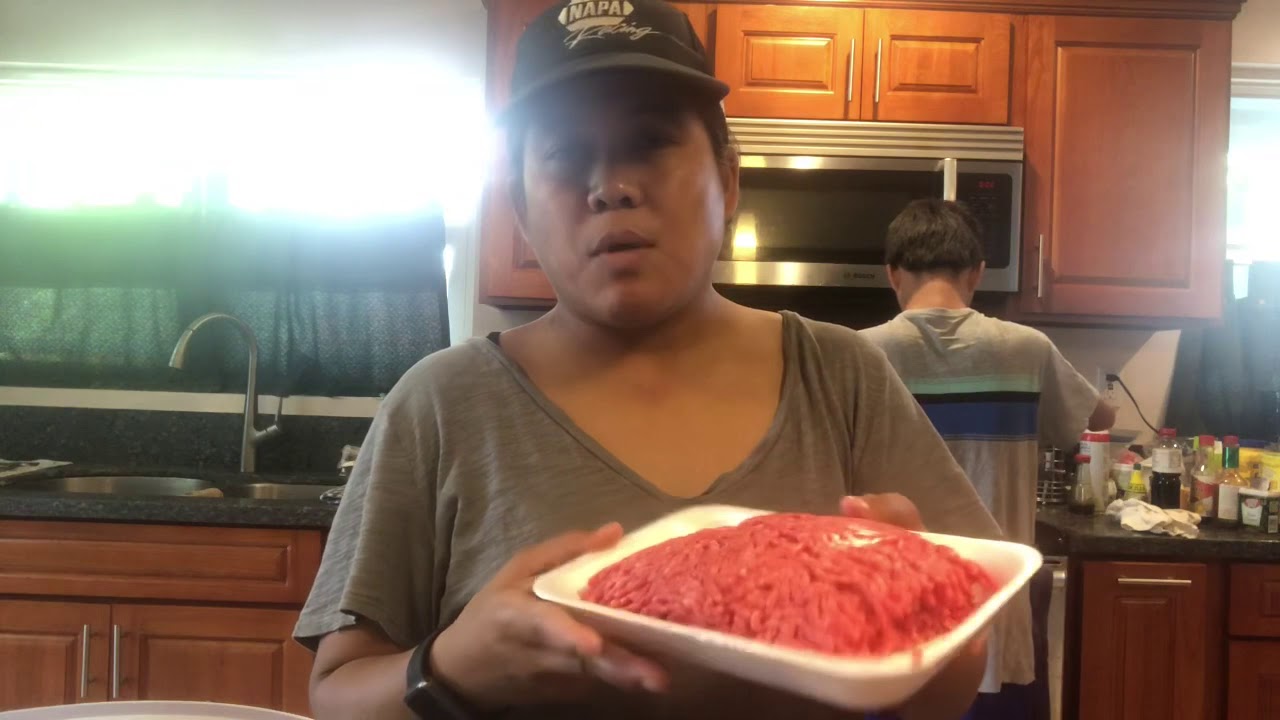 Queen Kong Mom 808 - Fried Chicken Wings and Taco Salad - YouTube