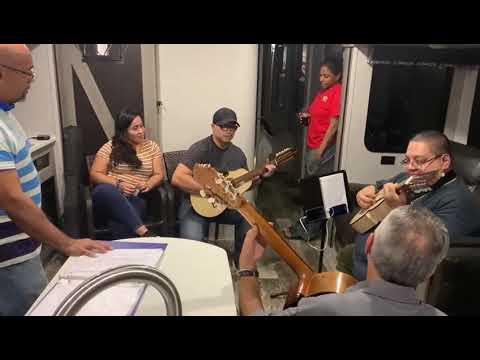 Seis fajardeño junto a Elvin en el cuatro y El Mostro y batey cantando Miguel Olavarria en la guitar