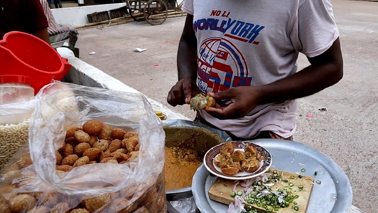 Famous Street food Fuchka, Panipuri/Golgappa- Bangladeshi Street food ...