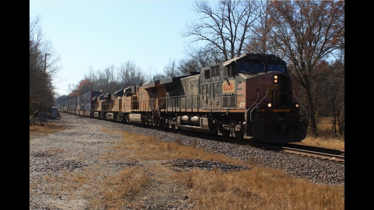 UP 6236, a Patched Southern Pacific leads UP ILDYC - Nov. 6, 2020 - YouTube