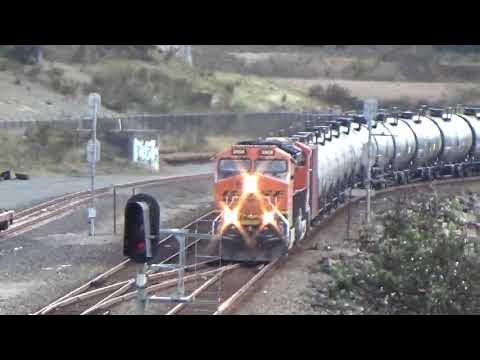 (Northbound) BNSF Oil Train passes through Chambers Bay / Pioneer. - YouTube