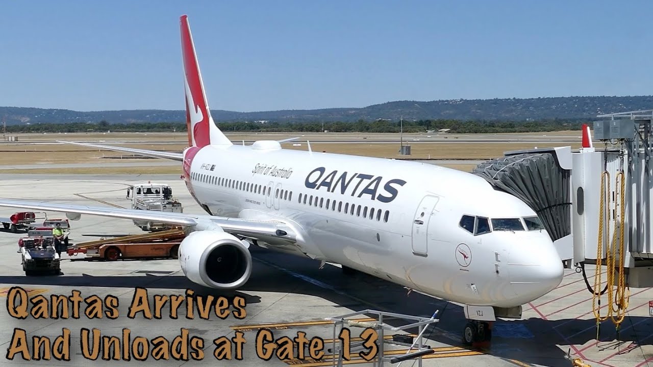 Qantas [VH-VZJ] Arrives and Unloads at Gate 13 - YouTube