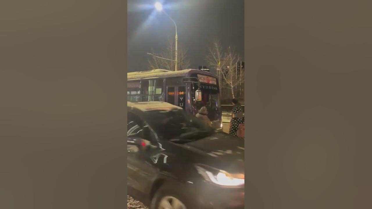 Хүүхдээ тэвэрсэн эмэгтэй автобусанд орох гээд чадсангүй Youtube