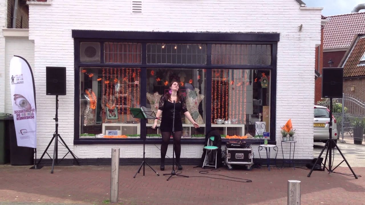Priscilla van den Berg zingt bij Milly's Crea en Deco "Spijkenisse ...