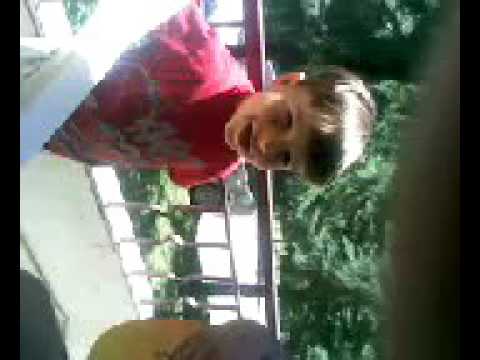 HALAY ÇEKEN ÇOCUK.