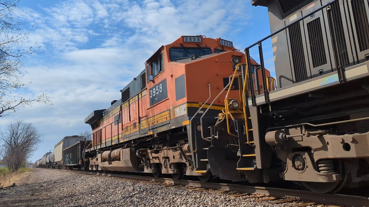 NS 125 With Hornshow And Wave From Todd And NS Patched BNSF Unit 3/3 ...