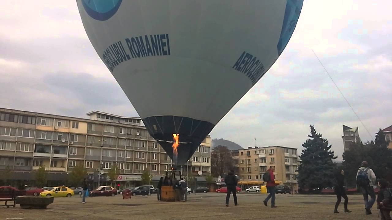 Balonul zburator - YouTube
