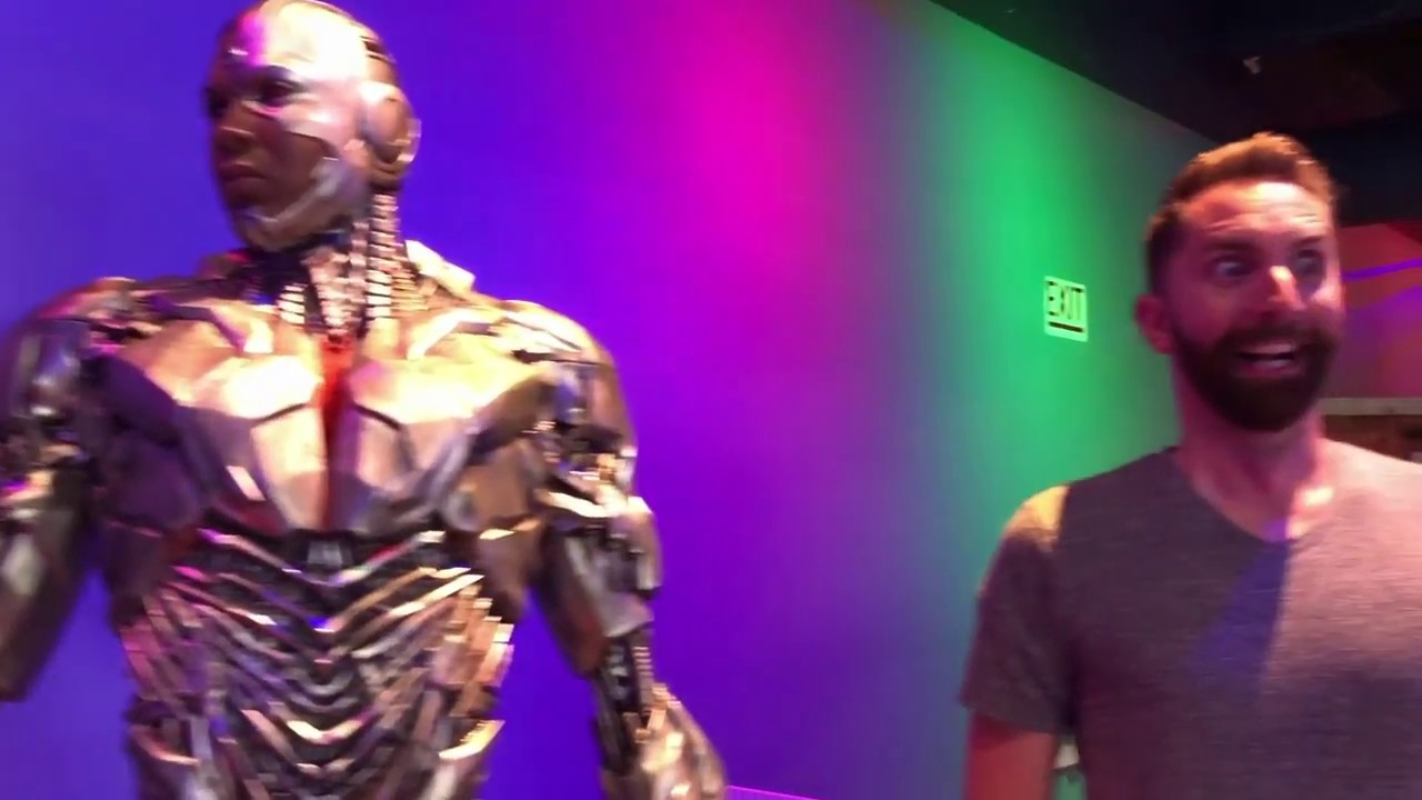 Discover Cube Orange County: DC Superheros - YouTube