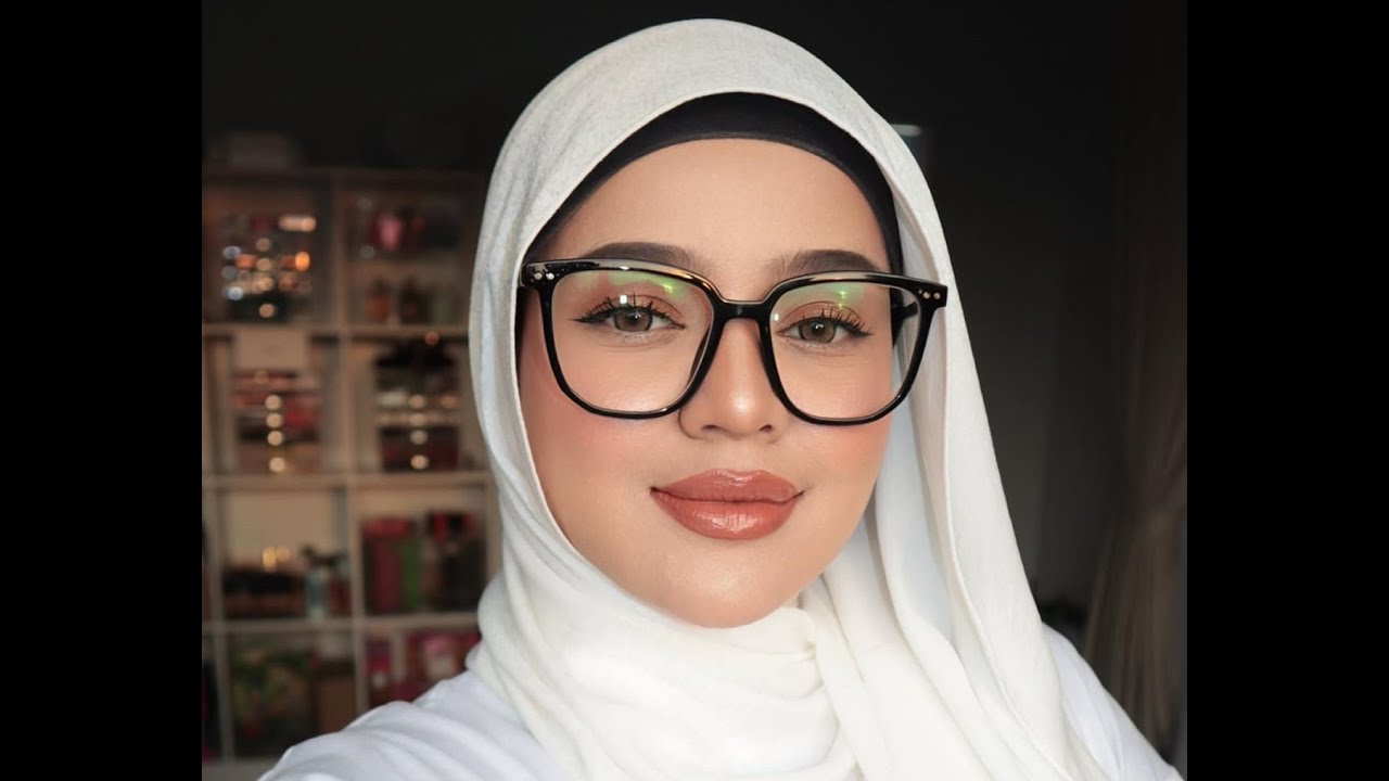 MUA Bellaz : Makeup Harian Mudah & Cantik Untuk Si Kaca Mata! - YouTube