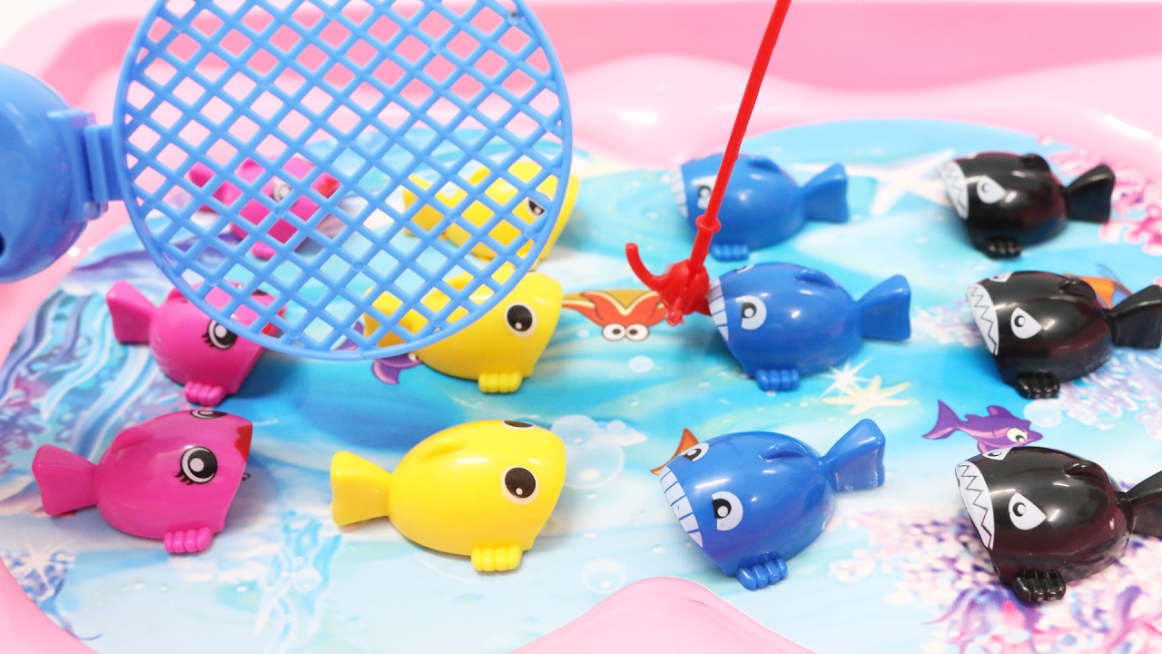 Fishing Game Toy Set with Magnetic Table, Fishing Net and Rod - YouTube