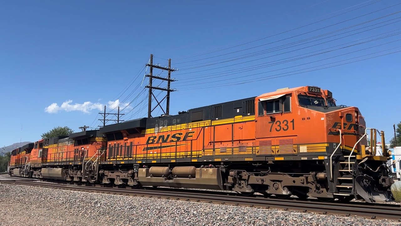 BNSF 7331 Leads H-DENAMS out of Springs Siding! - YouTube