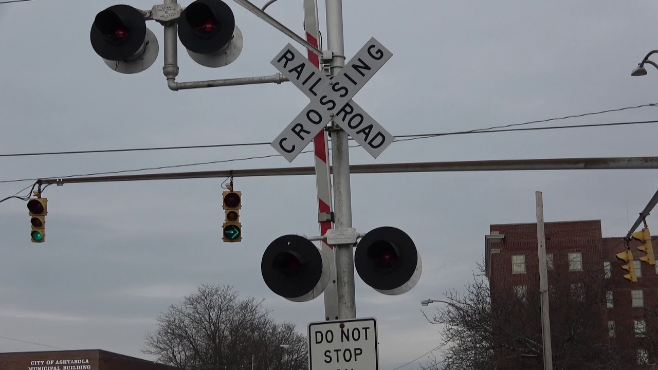 3 NS Trains @ Main Ave Downtown Ashtabula 11/15/19 - YouTube