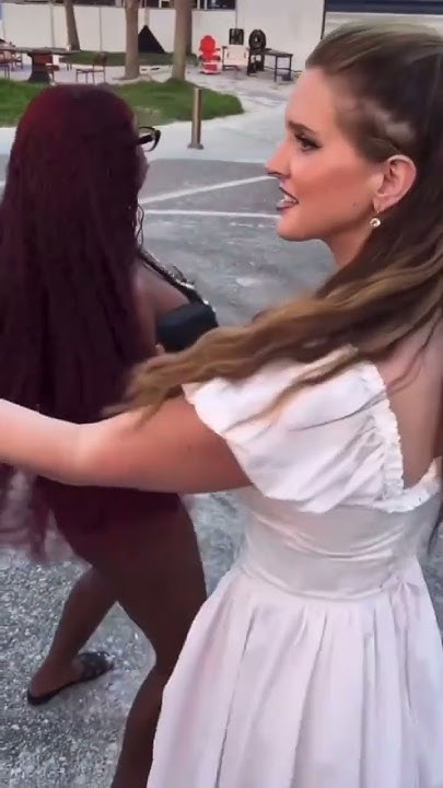 Lana Del Rey Dancing With Sexxy Red At The Hangout Fest Youtube