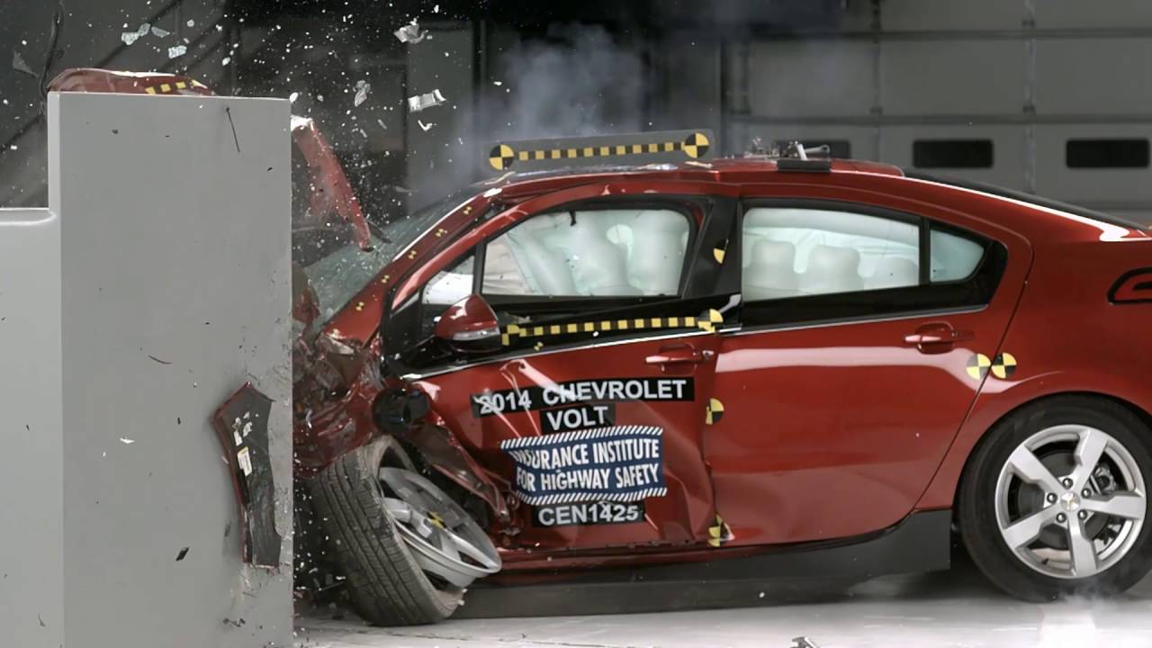 Small overlap front crash test - YouTube