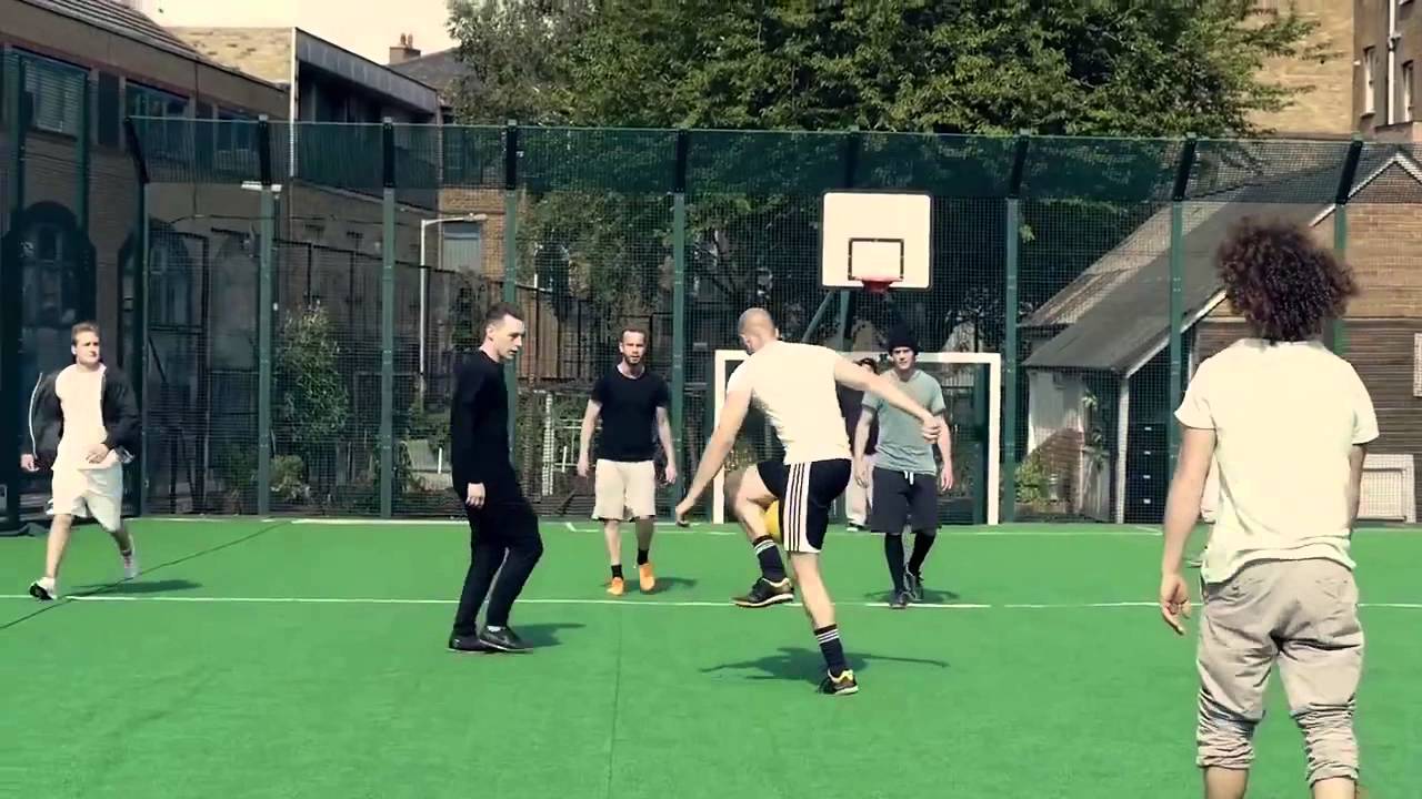 FutboL Break DancE - YouTube