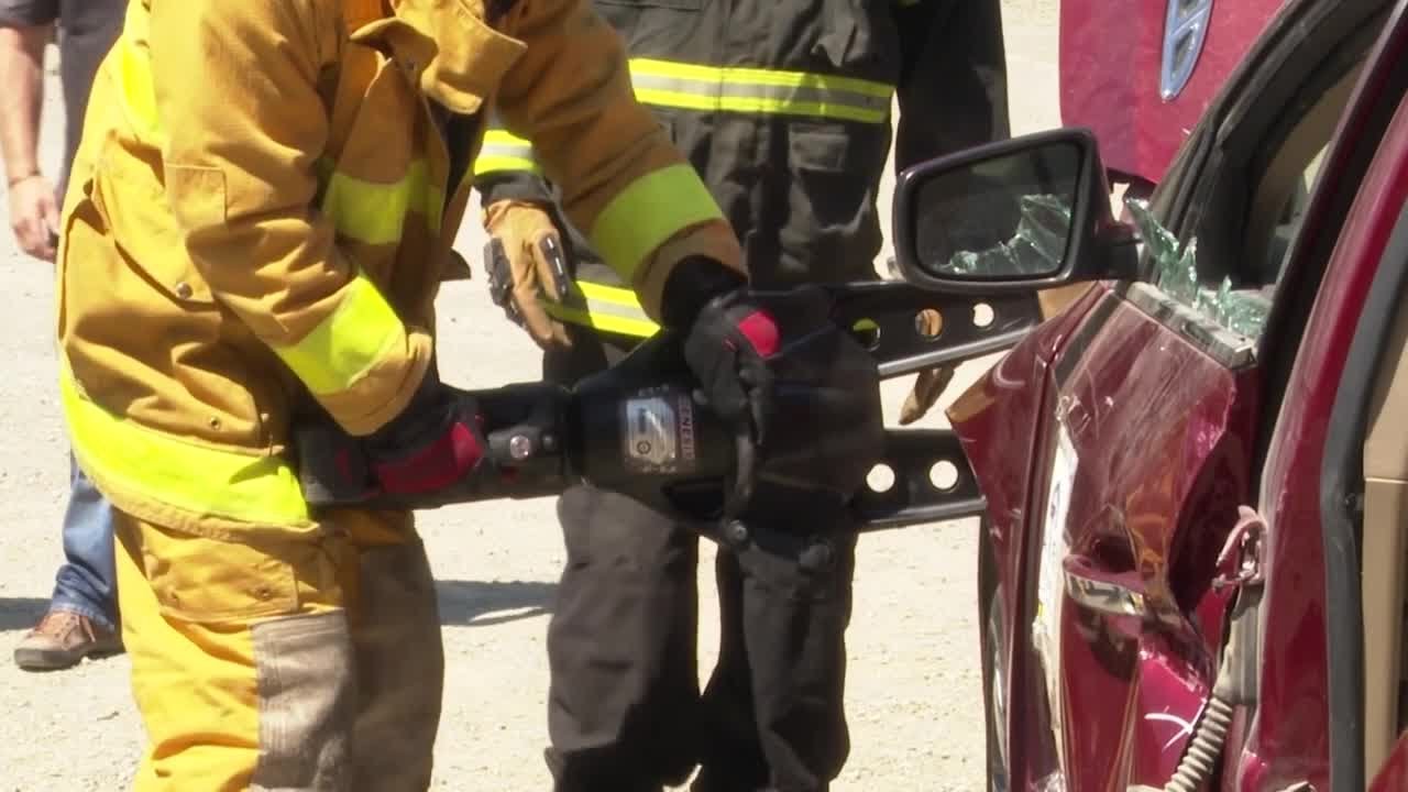 Firefighters learn how to use "jaws of life" - YouTube