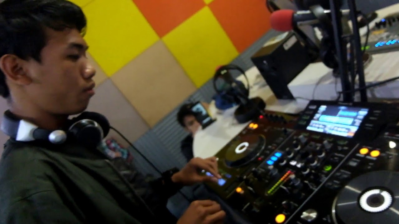 Pro 2 RRI Surabaya (DJ Session Recap) - YouTube