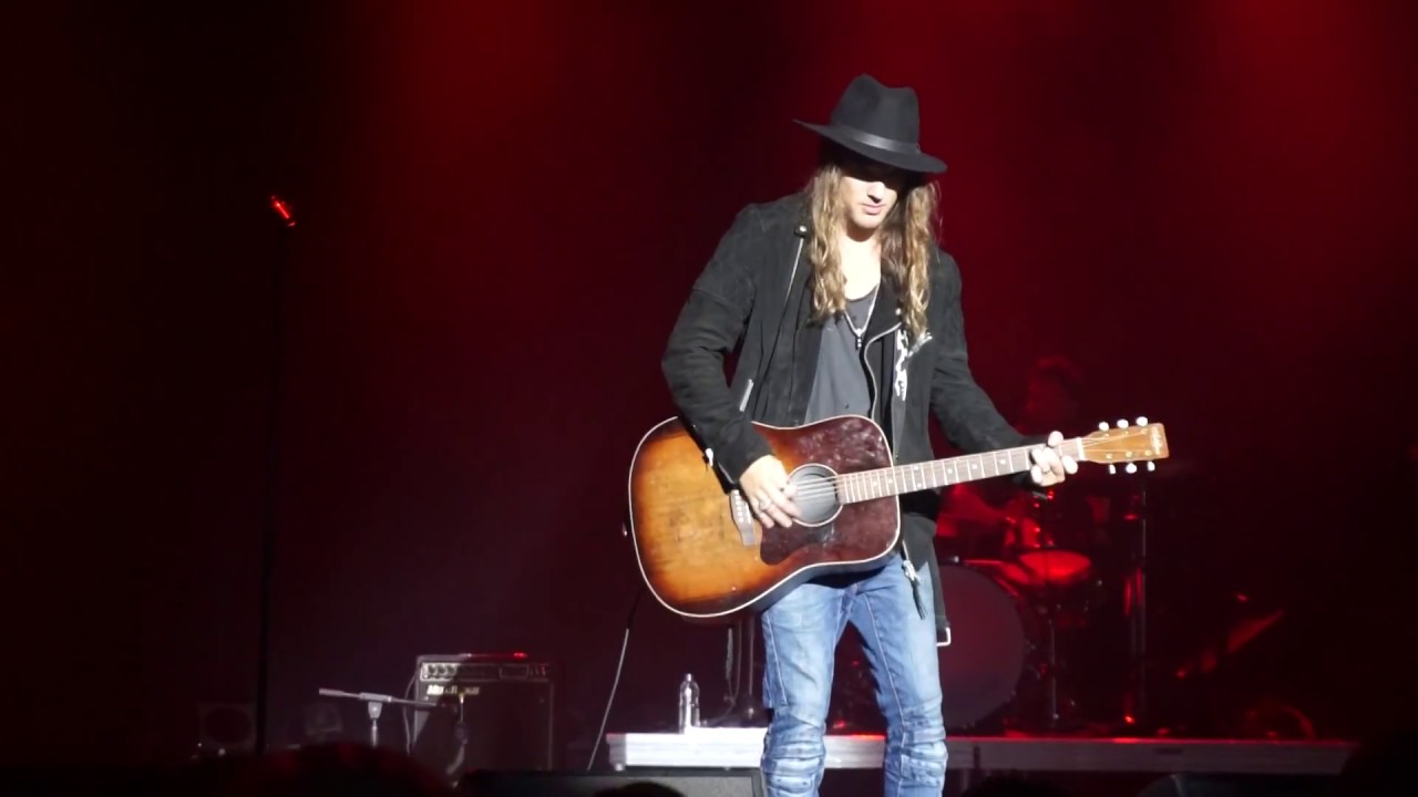 Travis Cormier-Terre Promise (Thetford Mines) - YouTube