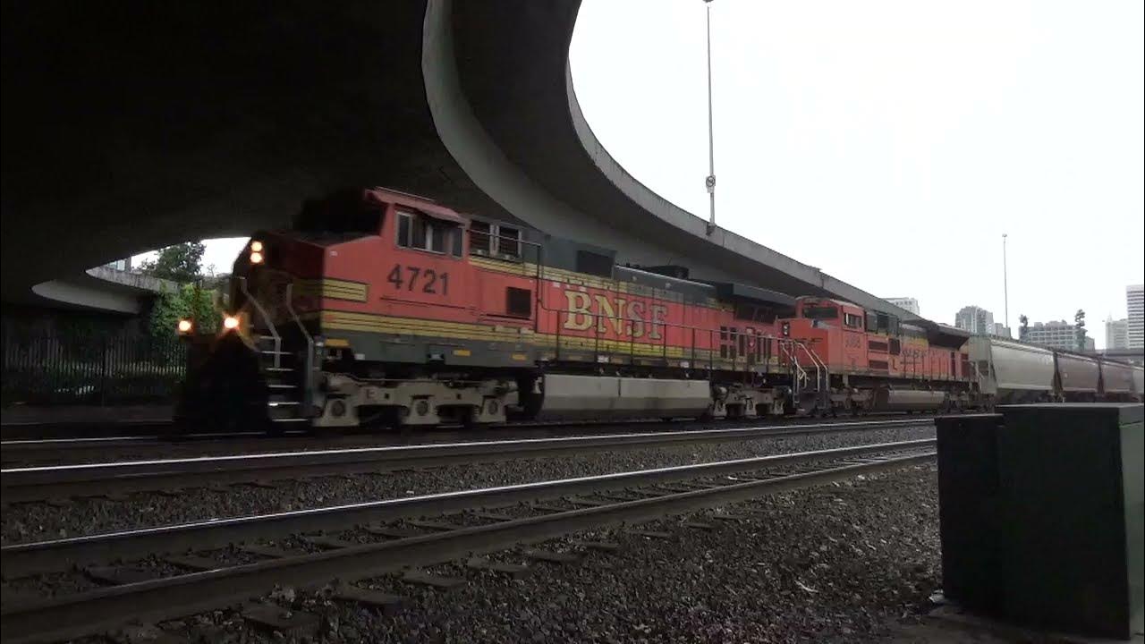 (Northbound) BNSF Grain Train passes through 21ST Street. - YouTube