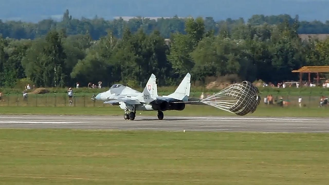 MiG 29 take-off, flight demonstration and landing CIAF 2011 - YouTube