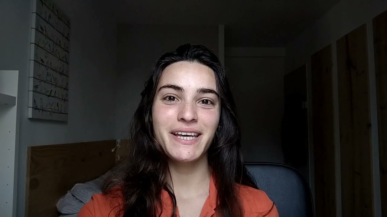 Native French speaker gives French language classes - YouTube