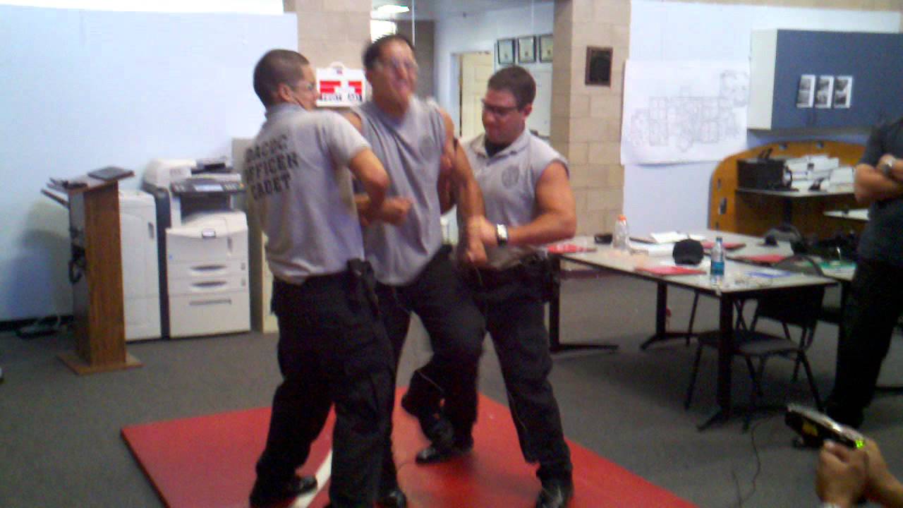 Best taser reaction ever! - YouTube