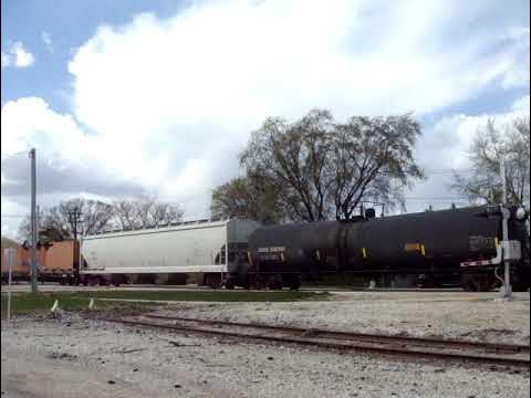 CP-254 thru Pewaukee, WI on 4-23-24 2x0x0 w/CP-8952 - UP-6606 4,471ft - YouTube