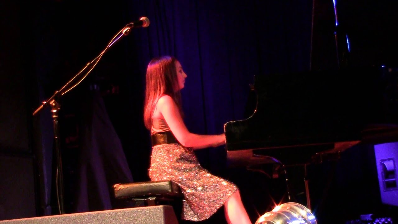 Emily Bear at the Jazz Bakery "Peralada" - YouTube