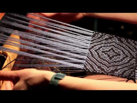 Weaving a scarf on a Macomber floor loom - YouTube