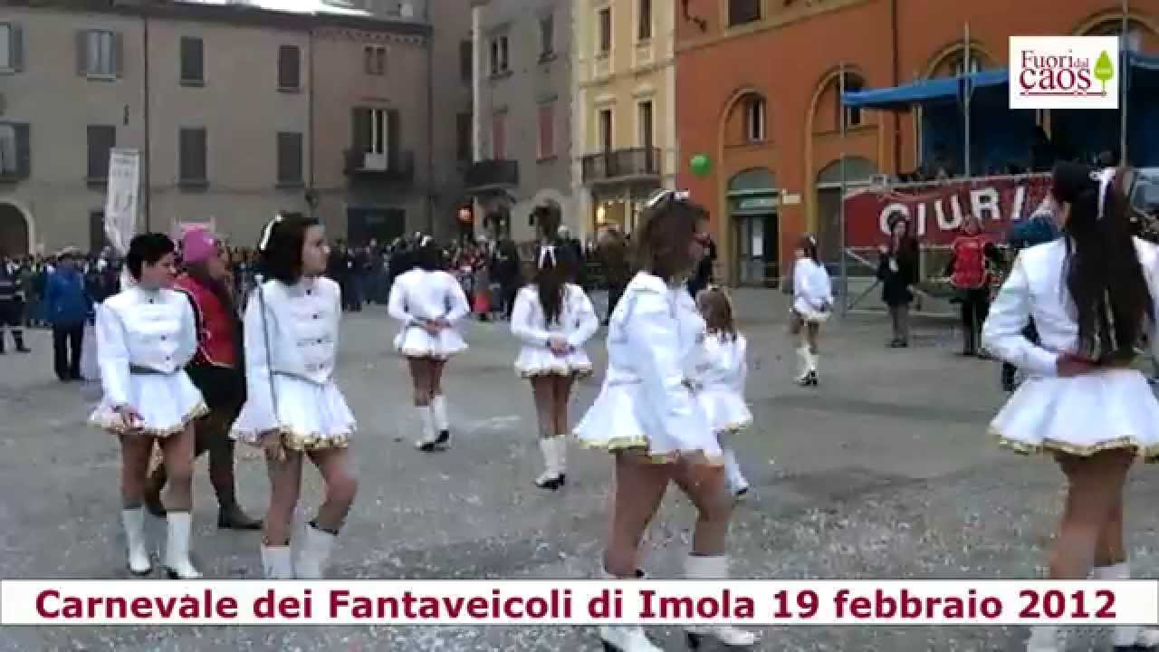 Italian majorette show - YouTube