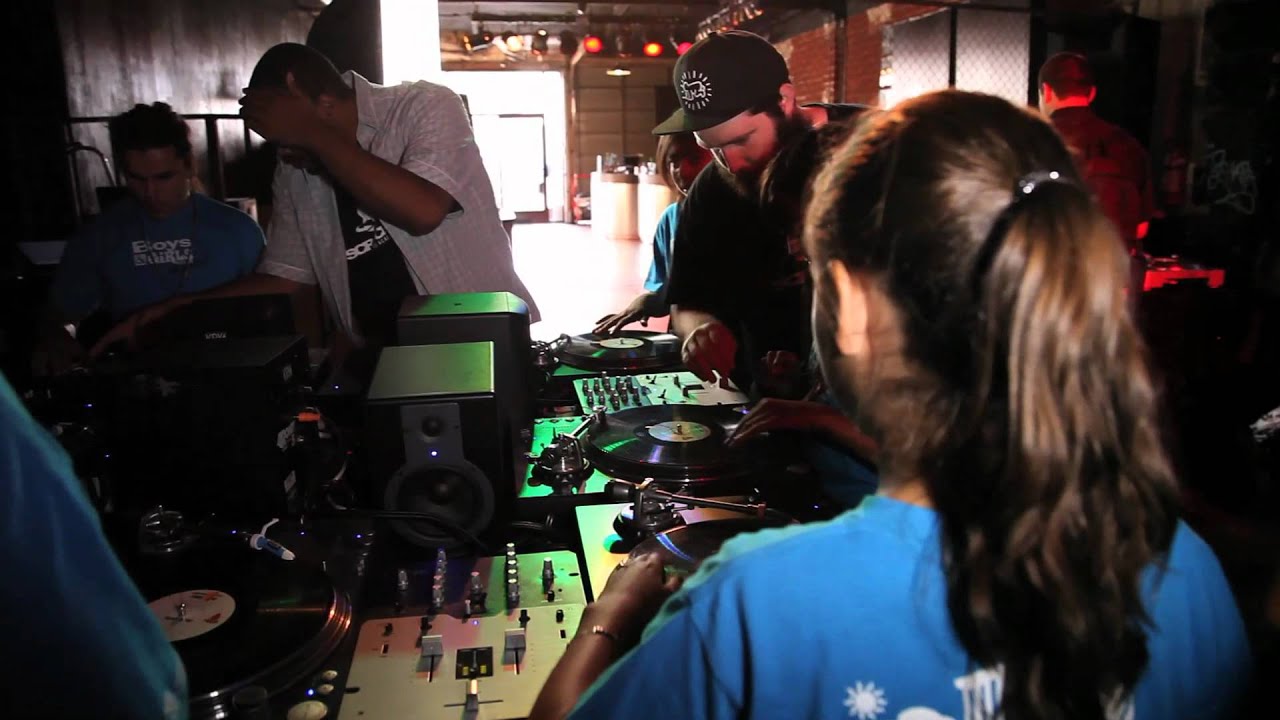 PITCH PERFECT: "Scratch DJ Academy" - YouTube