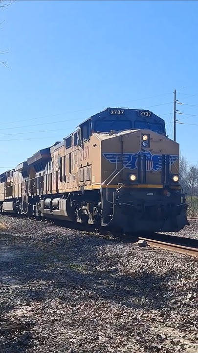 GE/T4 GEVO/C44ACM! UP #2737 leads a slow/long EB UP M-LKLI11 out of Lake Charles, La!!! - YouTube