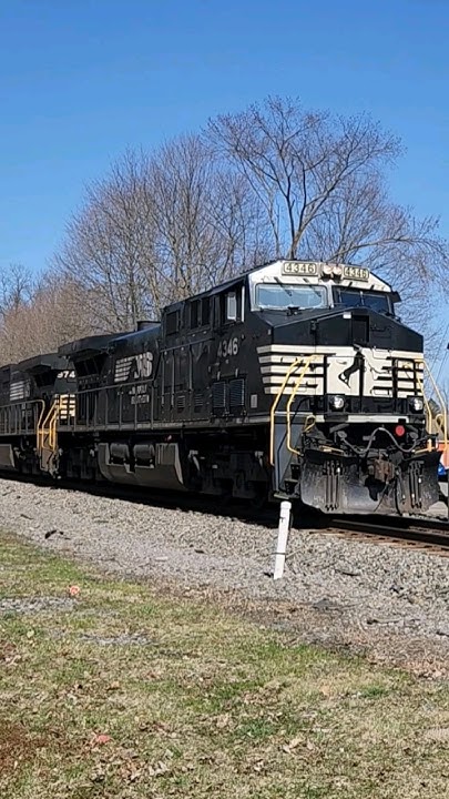 NS 4346 takes southbound train 30t south #shorts #train - YouTube