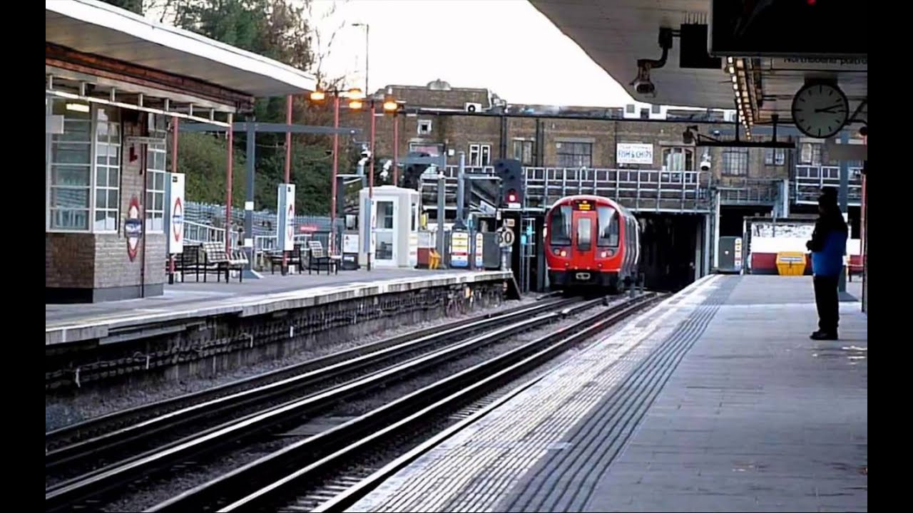 Gerry Rafferty - Baker Street (lyrics) - YouTube