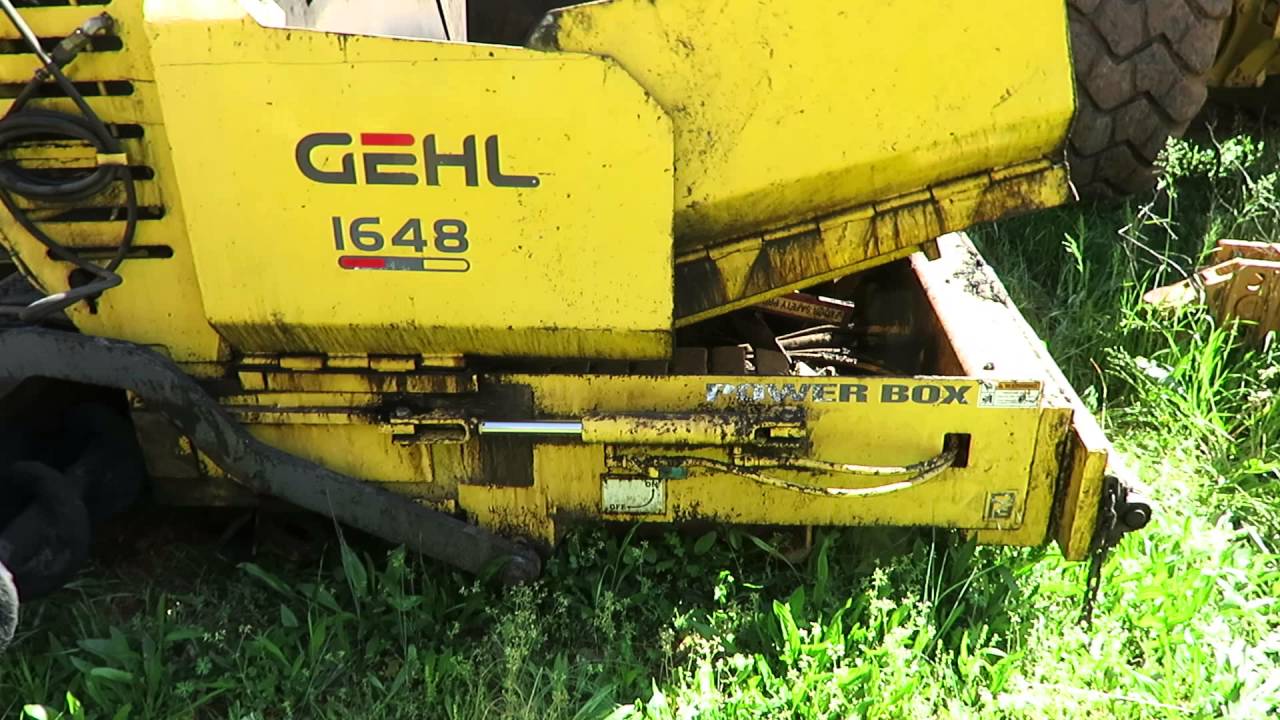 Gehl 1648 Paver - YouTube