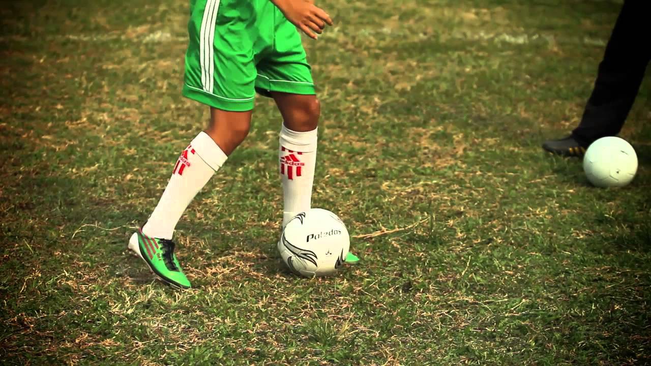 NESTLÉ MILO - Bóng đá - Bài tập khởi động với bóng - YouTube