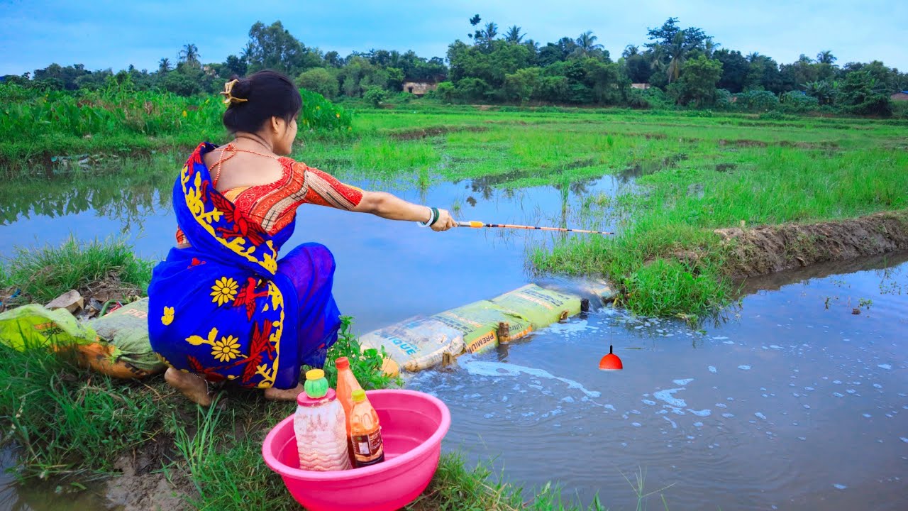 Fishing Video || The Cute Girls are Very Skilled and Adept at Fishing ...