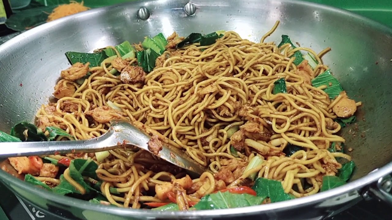 Vegetarian fried mee kuey teow 👩🏻‍🍳 - YouTube