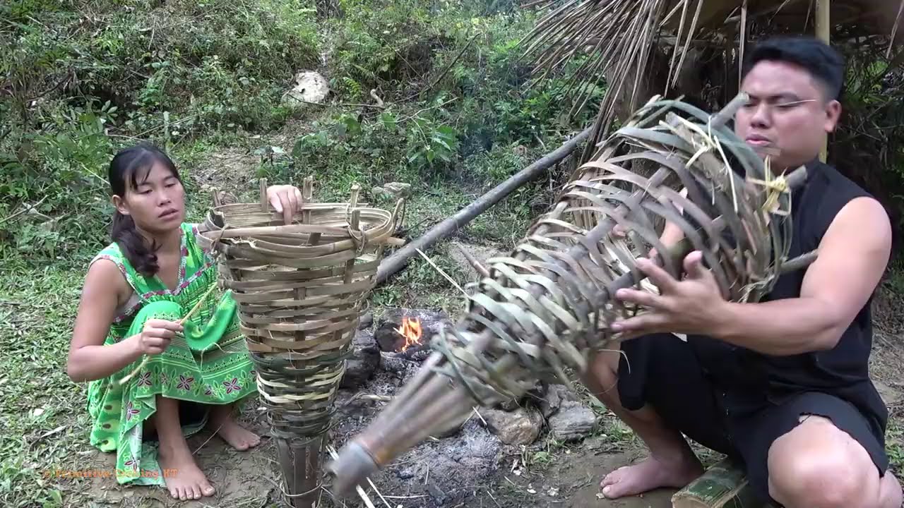 Survival Skills: Primitive Fishing Skills Catch A Lot Of Fish - Cooking ...