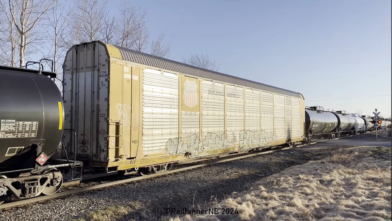 Autorack! CN Train 594 East at McCullys, NB - YouTube