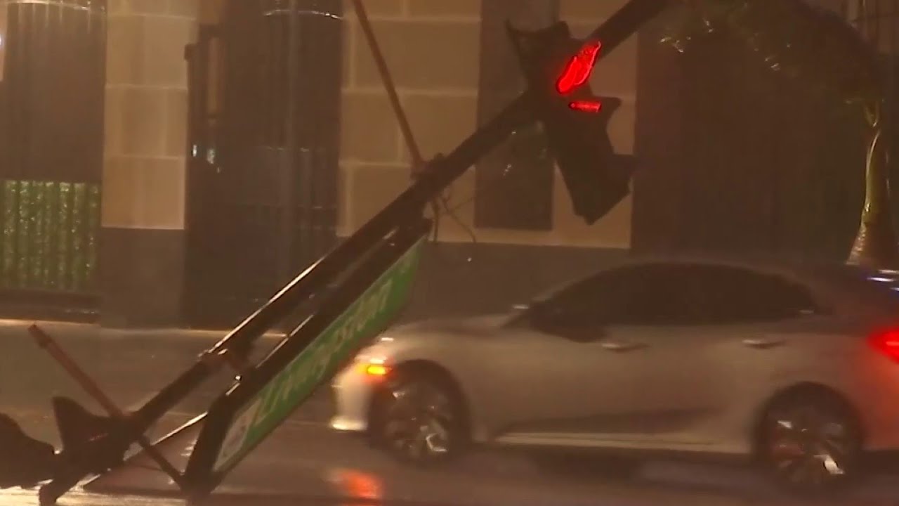 Hurricane winds cause damage in Downtown Orlando - YouTube
