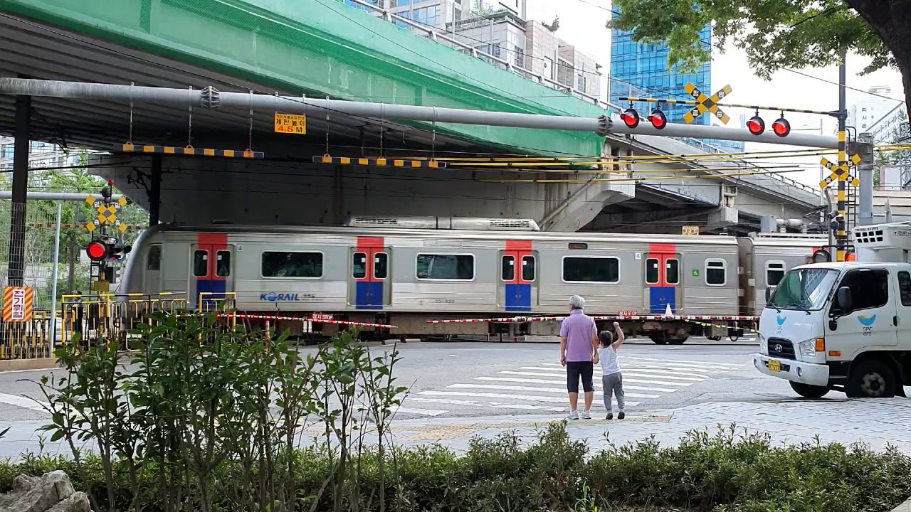 Railroad Crossing 기찻길 여행 서소문 땡땡 철도 건널목 Fumikiri Train Korail Metro ...