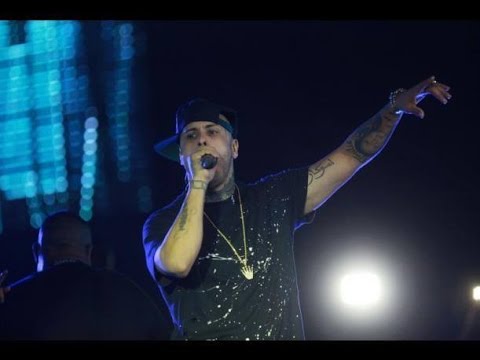 All Music Fest: Nicky Jam dice "Dímelo papi" y canta "TRAVESURAS" - YouTube