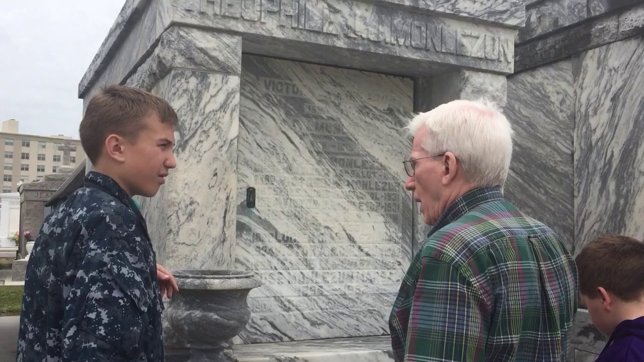 How above ground crypts work in New Orleans, LA - YouTube