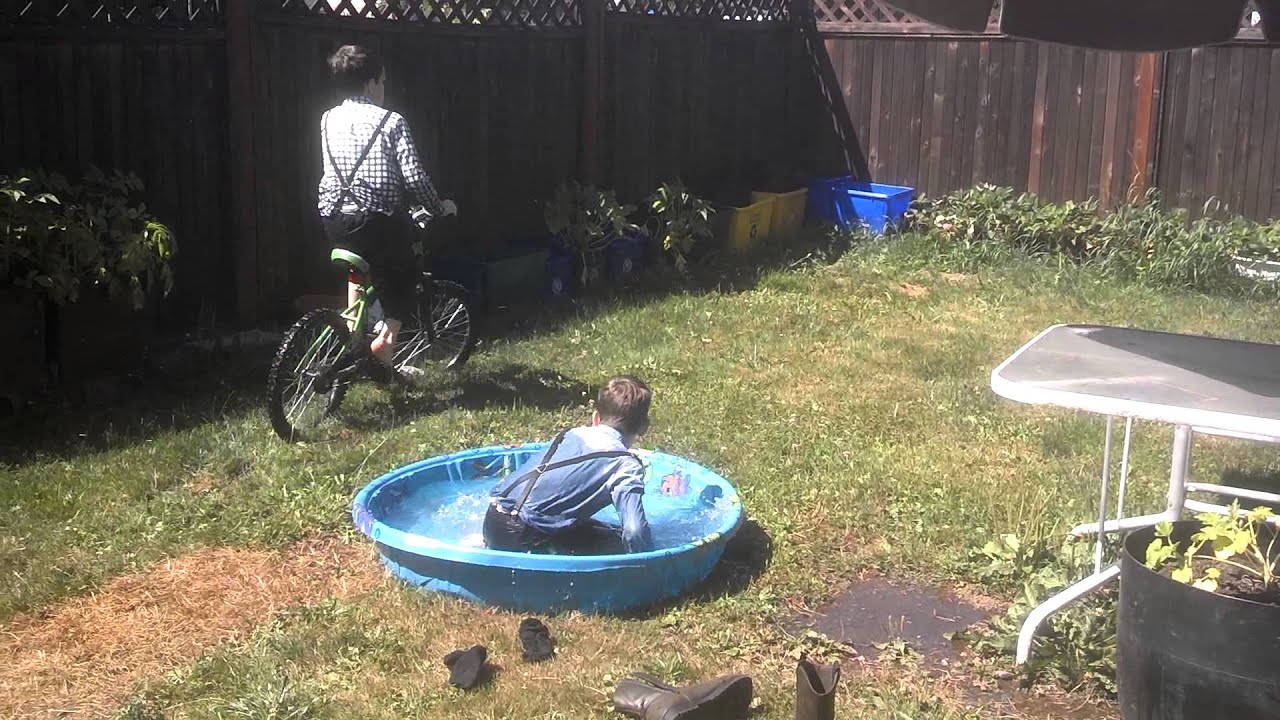 Fun in the kiddie pool - YouTube